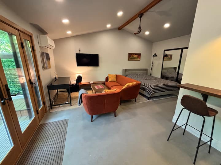 Orange Oasis - Mission Hills - Los Angeles