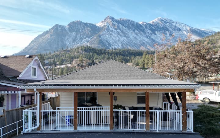 Downtown Mountain Escape | Hot Tub + Cold Plunge - Lillooet