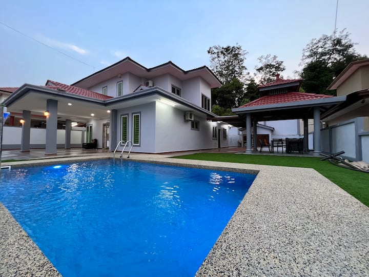 Bear Theme House Private Pool - Port Dickson