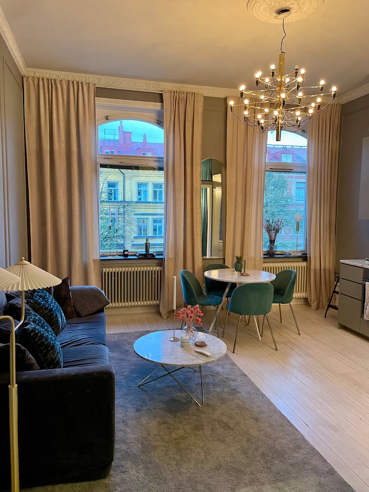 Mysig Sekelskiftslägenhet Med Hotellkänsla - Stockholm