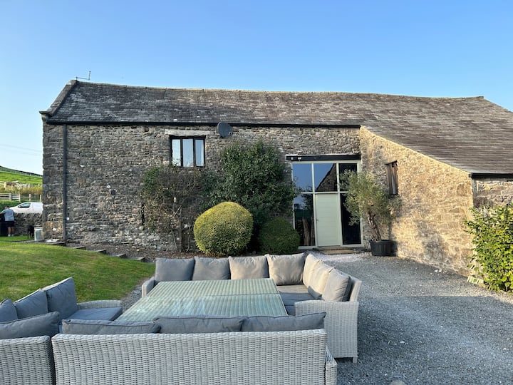 Wonderful Large Barn With Private Garden And Views - Kendal