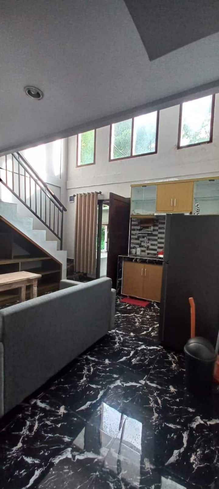 Titos's Villa A - Quiet 2br Mezzanine Home - Kuta Selatan