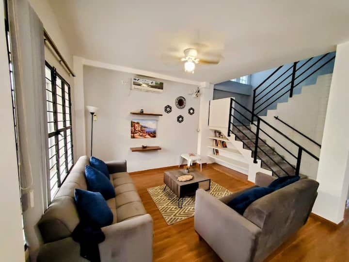 Magnífica Casa En ÁRea Segura. Urb. Bonaterra - Los Rios