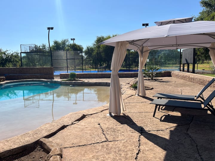 Paradise + Padel Court In Dinokeng Game Reserve! - Hammanskraal