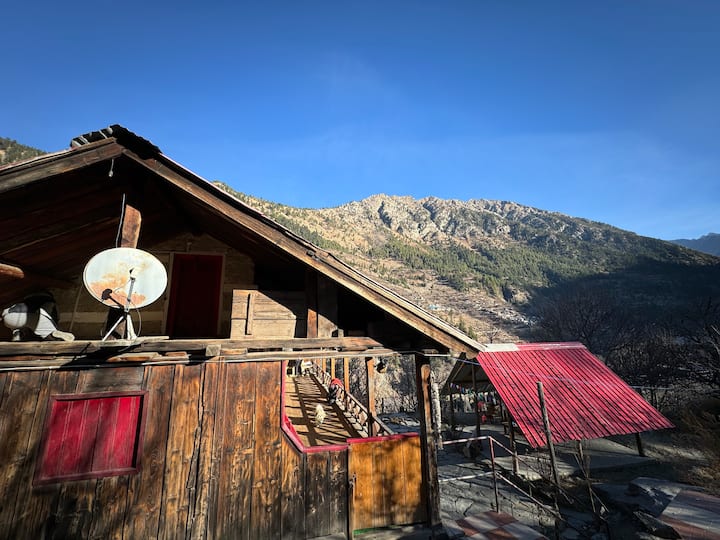 Cozy Attic In A Wooden House - Gangotri