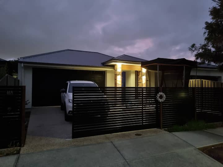 Gather Round Accommodation - Glenelg