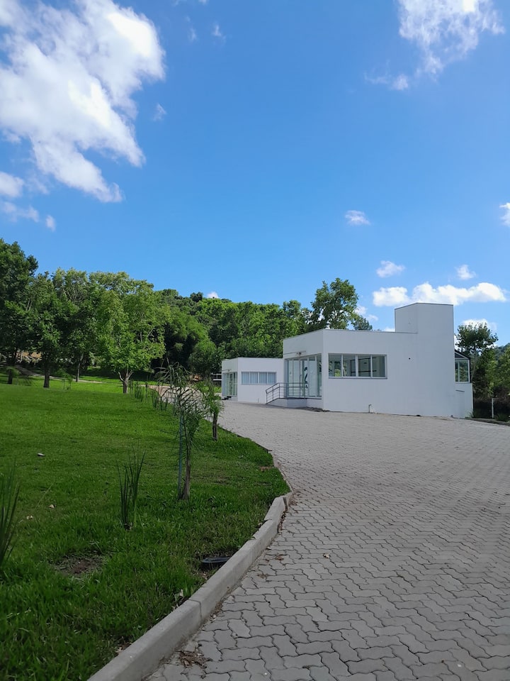 Kipos Studios 1 - Garibaldi