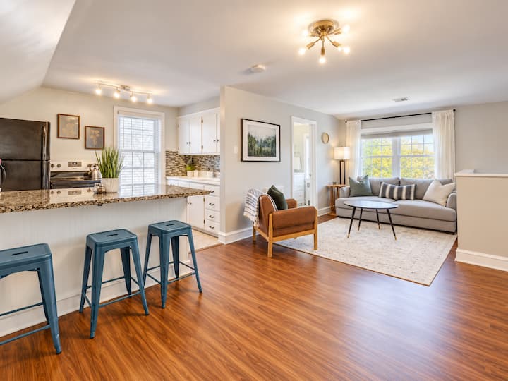 The Loft At Riverside | King Bed+deck+coffee Bar - Lancaster, PA