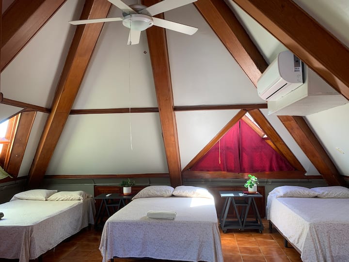 La Pyramide, Habitación #10 - Managua