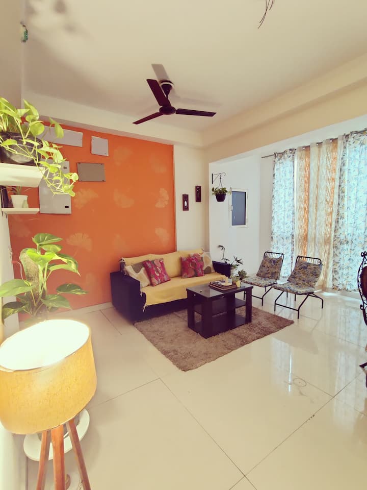 Couples Nest In Noida - Noida