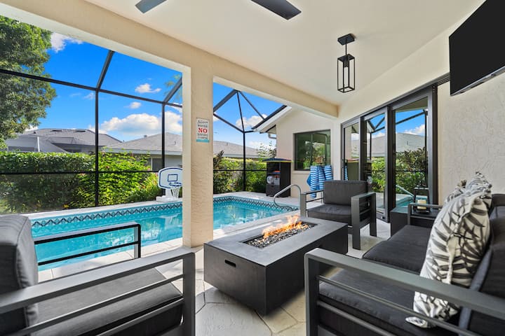 Paradise Just Blocks From The Public Beach Access - Marco Island, FL