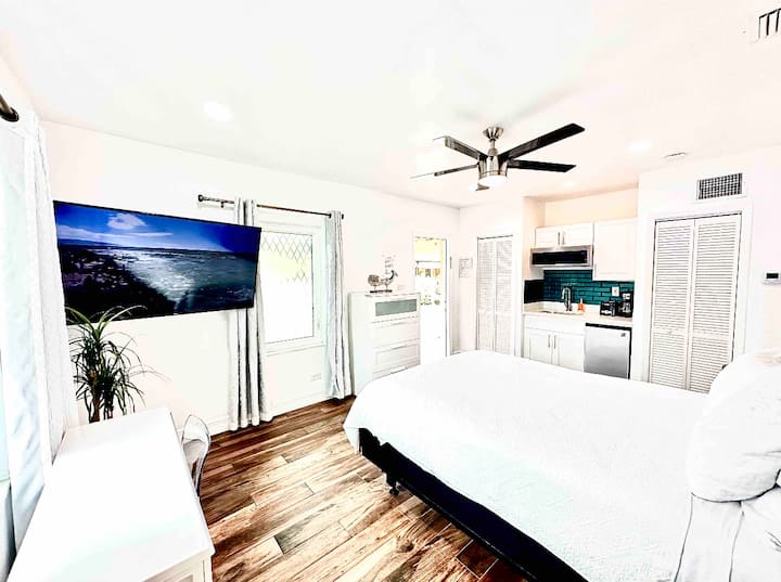 Unit 1- Fll Retreat W/shared Pool - Fort Lauderdale, FL