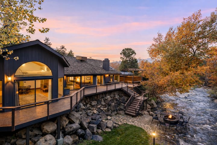 Stylish Riverfront Cabin Near Sequoia - California