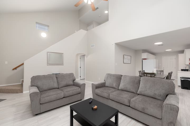 Townhome, Sleeps 6, Near Airport - Harlingen, TX