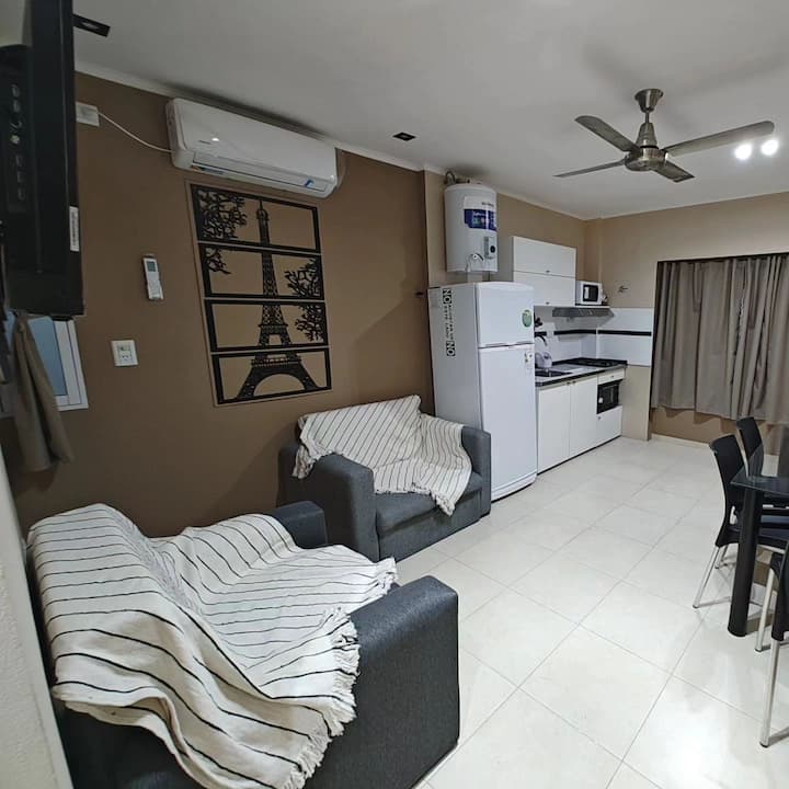 Departamento Amplio Y Cómodo - Corrientes