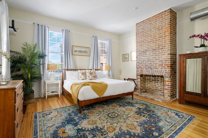 Edisto House | Great For Group Stays | Nightlife - Charleston, SC