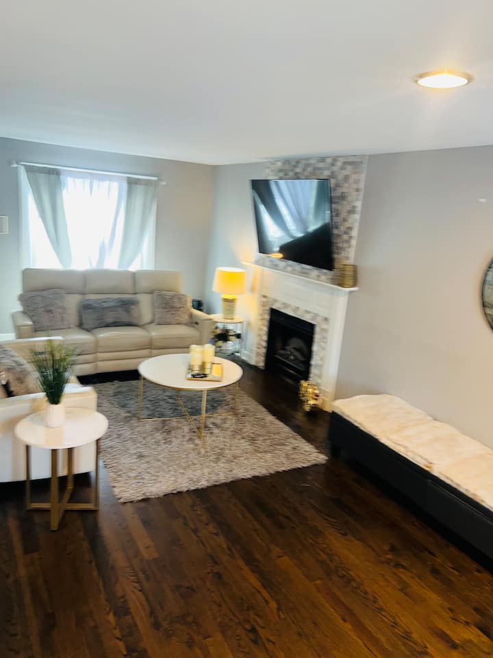 Cozy Home 3bd 2 Ba: Central; I-88/outlet Mall/park - Aurora, IL