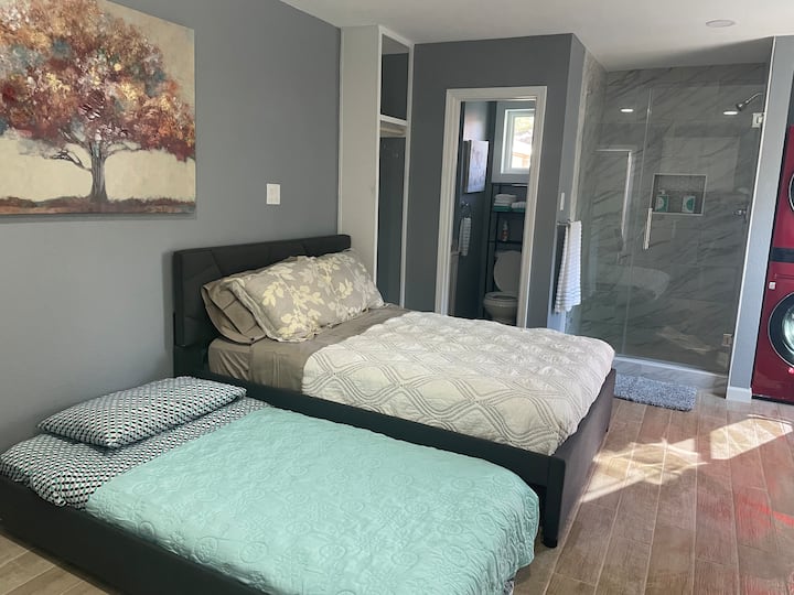 Fully Equipped Tiny Home + Parking & Near Trails! - Houston, TX