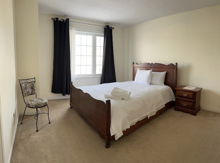 Master Bedroom Ensuite W/ Free Parking - Ottawa