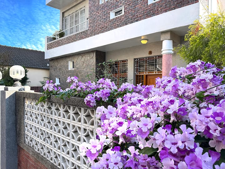 朗香洋房 台南安平民宿2-10人包棟 - Tainan City