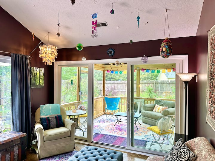 Secret Garden~ Eclectic Home, Yard & Screen Porch - Durham, NC