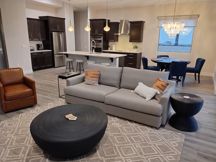 Mesquite Manor
License #991957 - Mesquite, NV