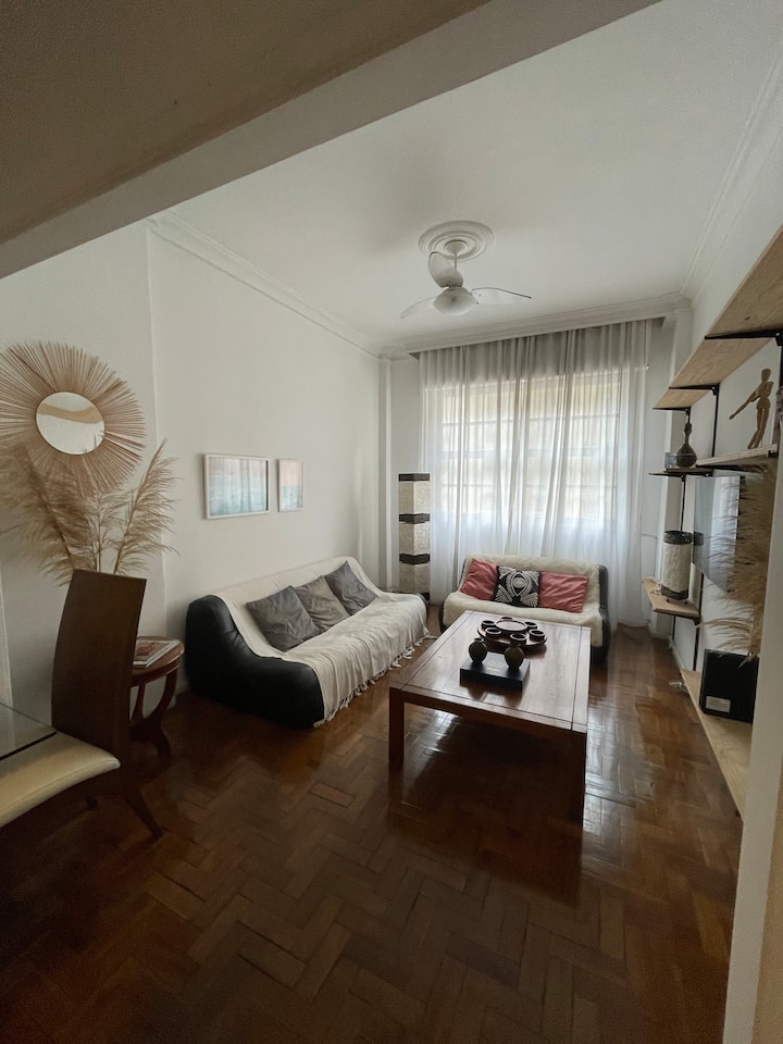 Apartamento Em Copacabana, 2 Quartos, Quadra Praia - Rio de Janeiro