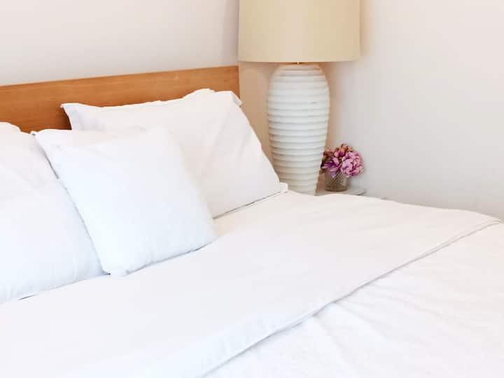 Legacy Unit | Central Yet Serene |Pool & Fast Wifi - Accra