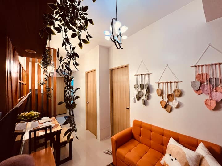 Entwistle Staycation
2-br Condo Unit - Quezon City