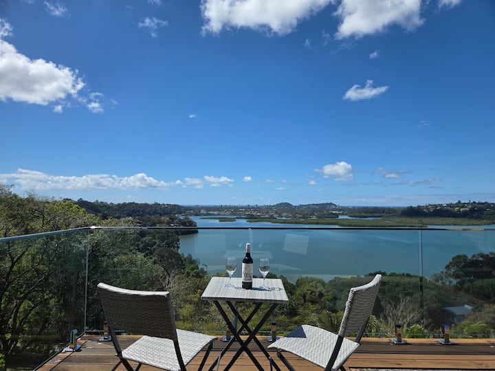 Stunning Lake & Ocean Views | 3br + Dual Balconies - Tweed Heads