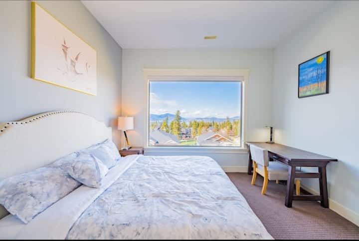 Licenced Lakeview 2-bed 2-bath Entire Suite - 基洛納