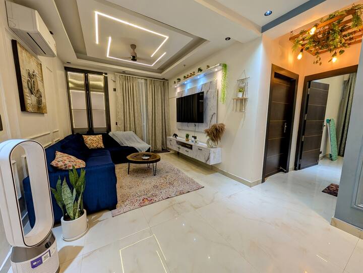 Sukhāsan Retreat: Chic 2bhk Retreat With Jacuzzi - ノイダ