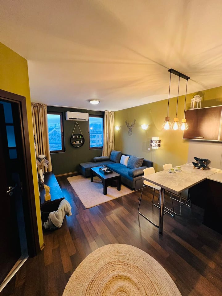 Regal Retreat Gondola Lift Apartment - Bansko