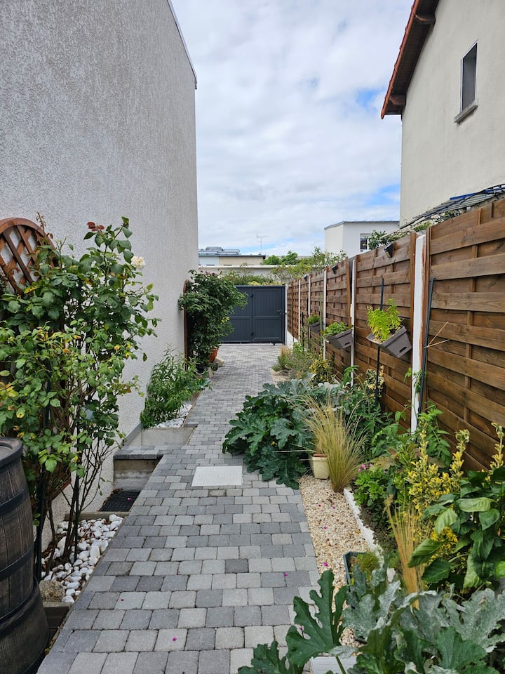 Très Beau Studio Meublé. - Antony