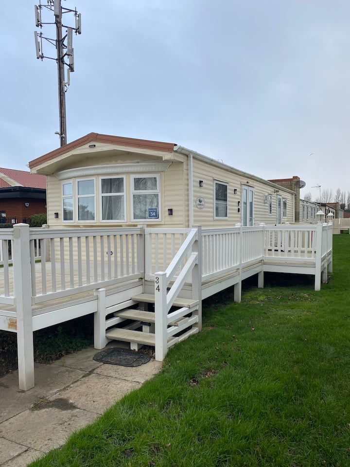 Cosy Caravan Near The Beach - 