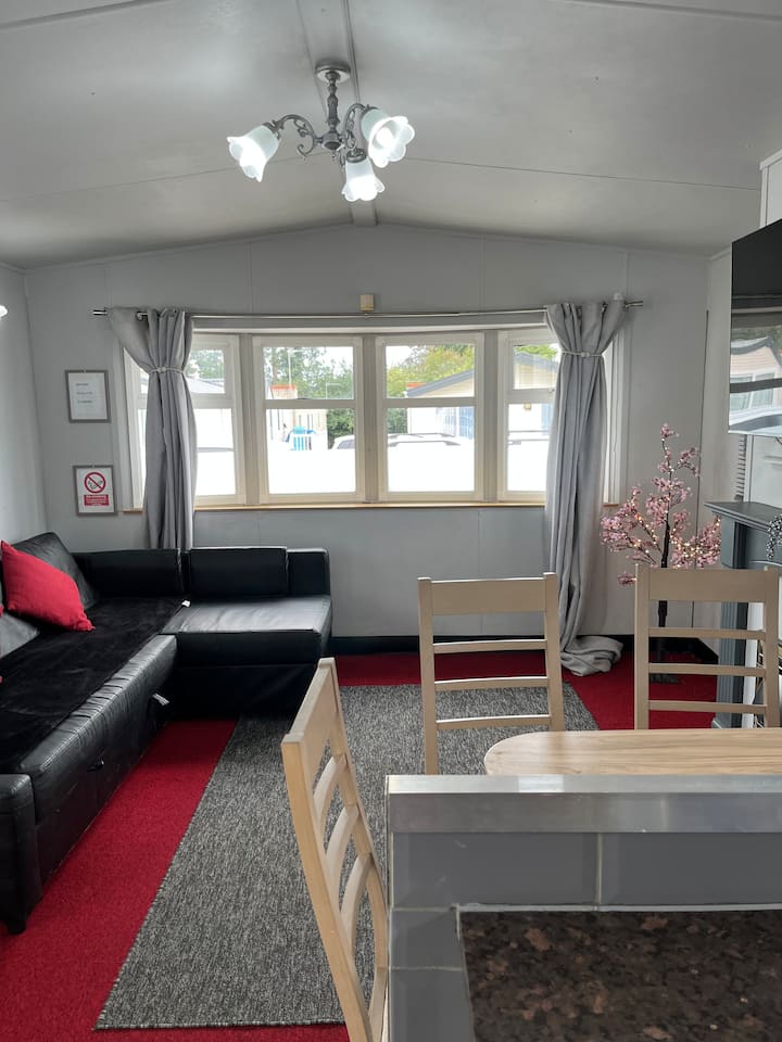 Cosy Caravan Near The Beach - 