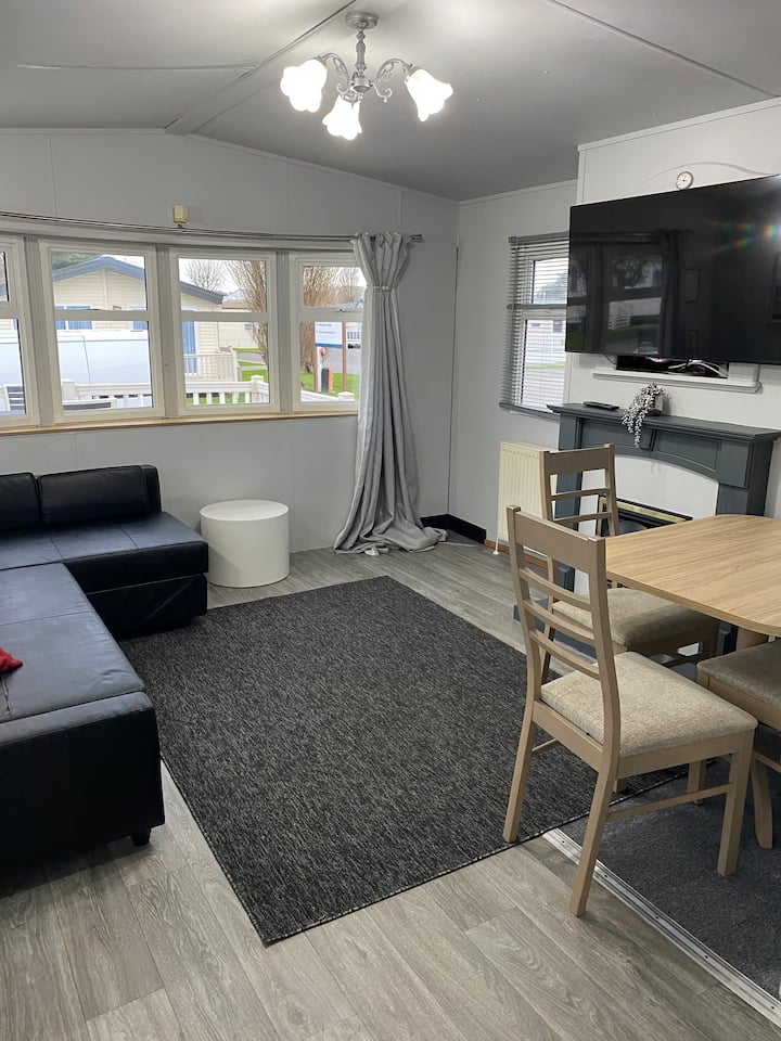 Cosy Caravan Near The Beach - 