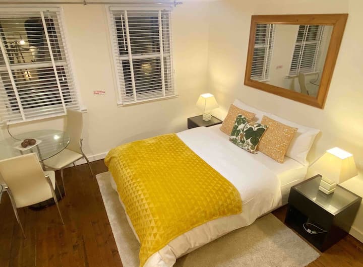 Spacious Double Bed In The Heart Of The Old Town - Edinburgh