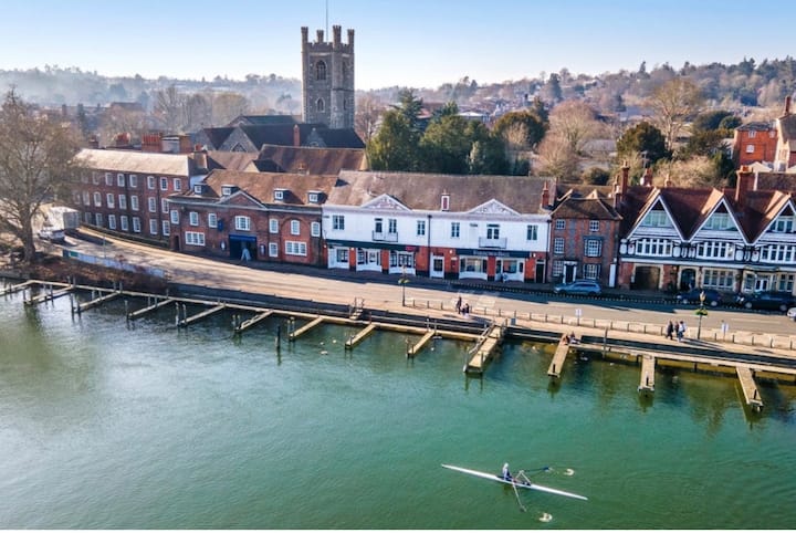 Stunning Thameside Apartment - Marlow