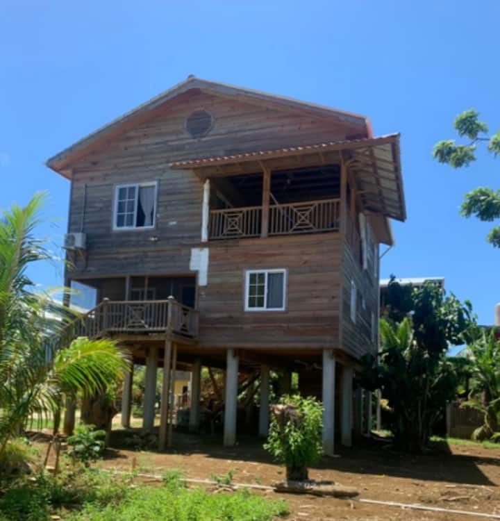 The Big House Rocky Hill - Honduras
