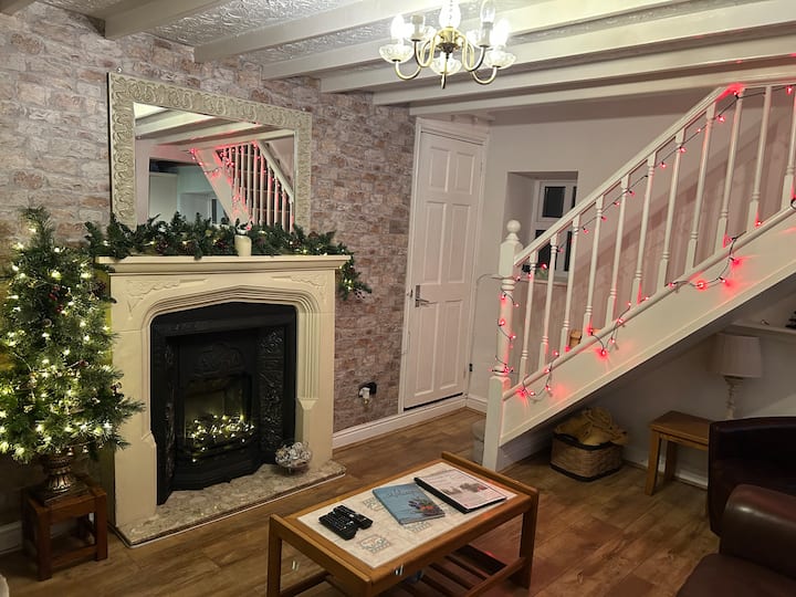 Wisteria Cottage A Two Bedroom Enchanting Cottage - South Wales