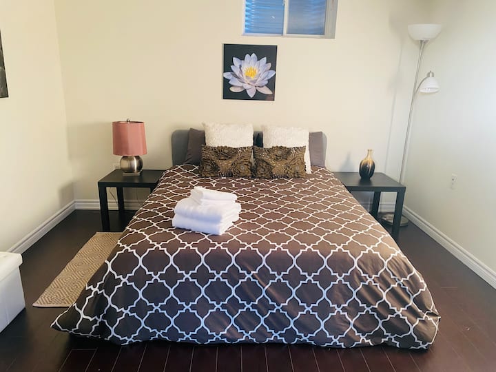 Charming And Cozy Oasis With A Peaceful Atmosphere - Mississauga