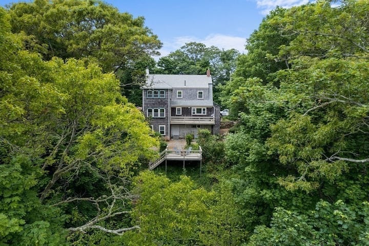 Cozy Cottage Near Woods Hole Village - Falmouth, MA