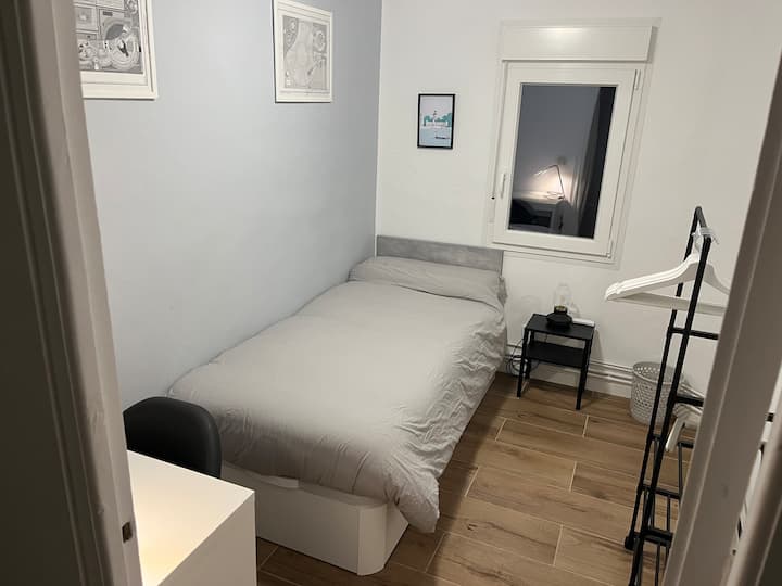 Habitación En Madrid RÃo Con Metro A 1 Minuto - Madrid
