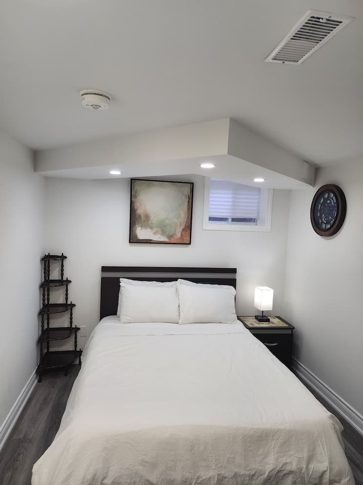 Comfy Private Modern Basement Suite/ Free Parking - Milton