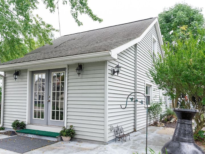 Charming Cottage Steps From Wamplers Lake - Michigan International Speedway