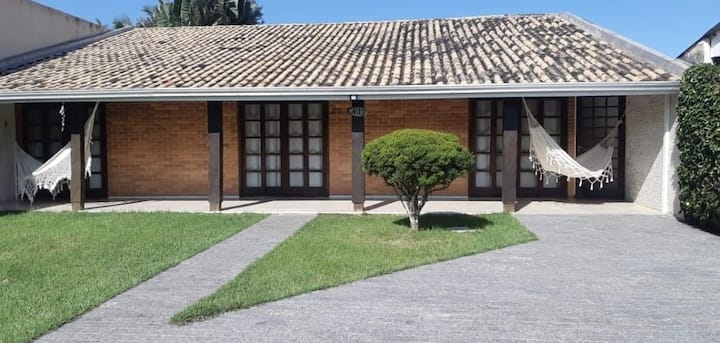 Casa Há Duas Quadras Da Praia (Temporada/feriados) - Guaratuba