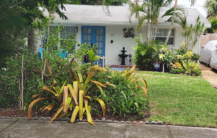 Stuart Cottage Close To Beaches - Stuart, FL