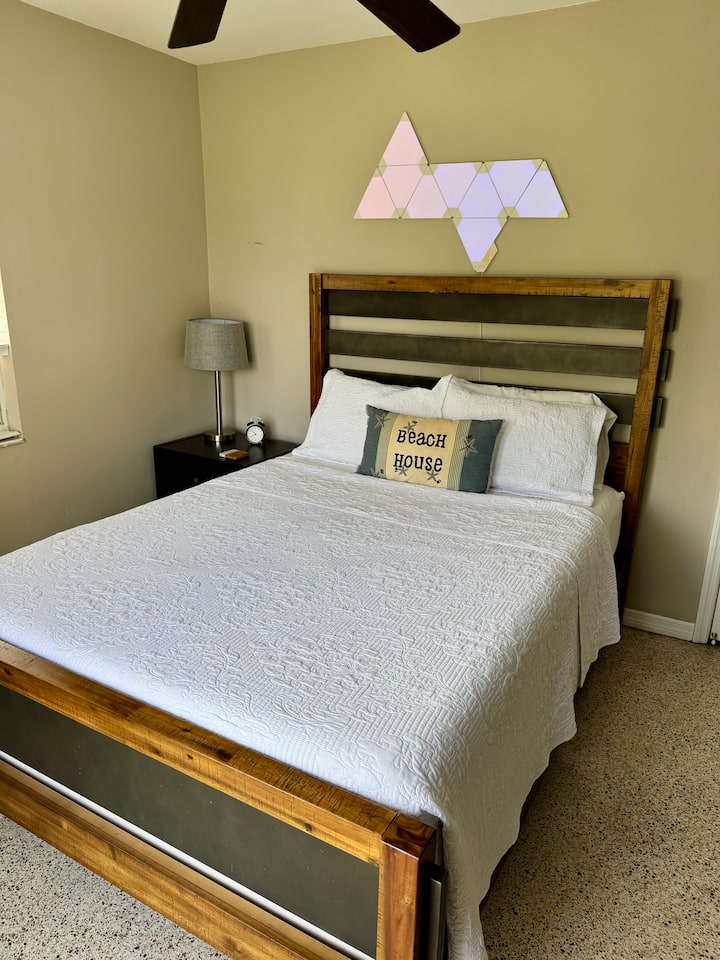 Cozy St. Pete Cottage - St. Petersburg, FL