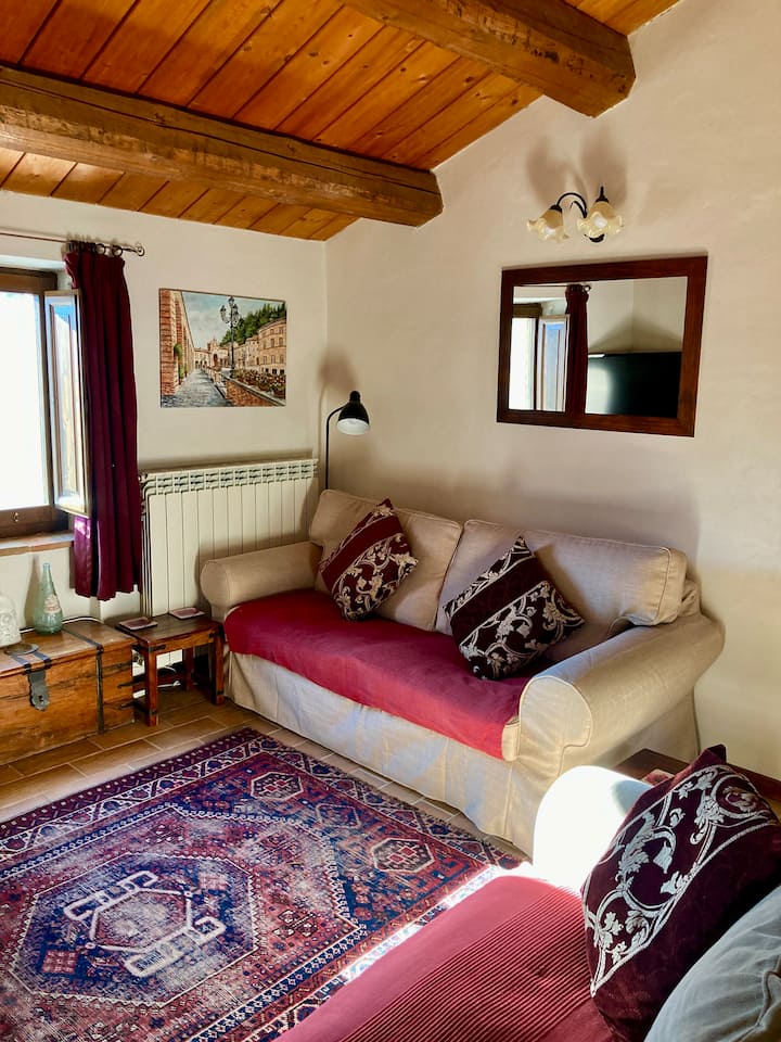 Valley View Romantic Farmhouse Apartment - Ascoli Piceno